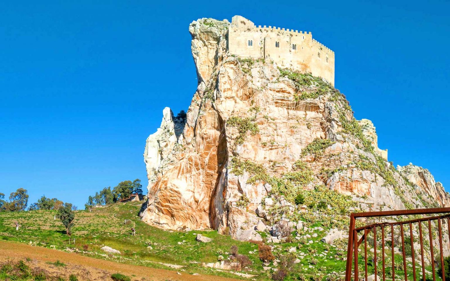 Scopri la città di Caltanissetta - Viaggio in Sicilia